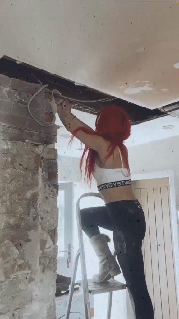 Naima (3) - Professional Builder