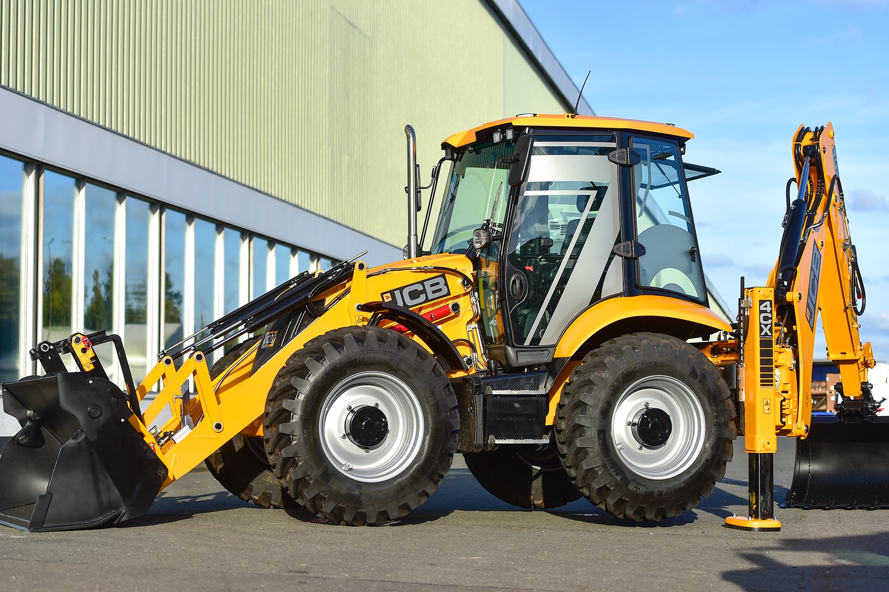 The special platinum edition JCB backhoe loader - Professional Builder
